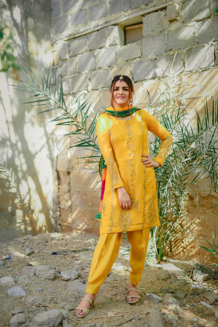 SOLID YELLOW KAMDANI WORK KURTA SHAWLAR SET CHUNRI DUPATTA – Saad Ibrahim