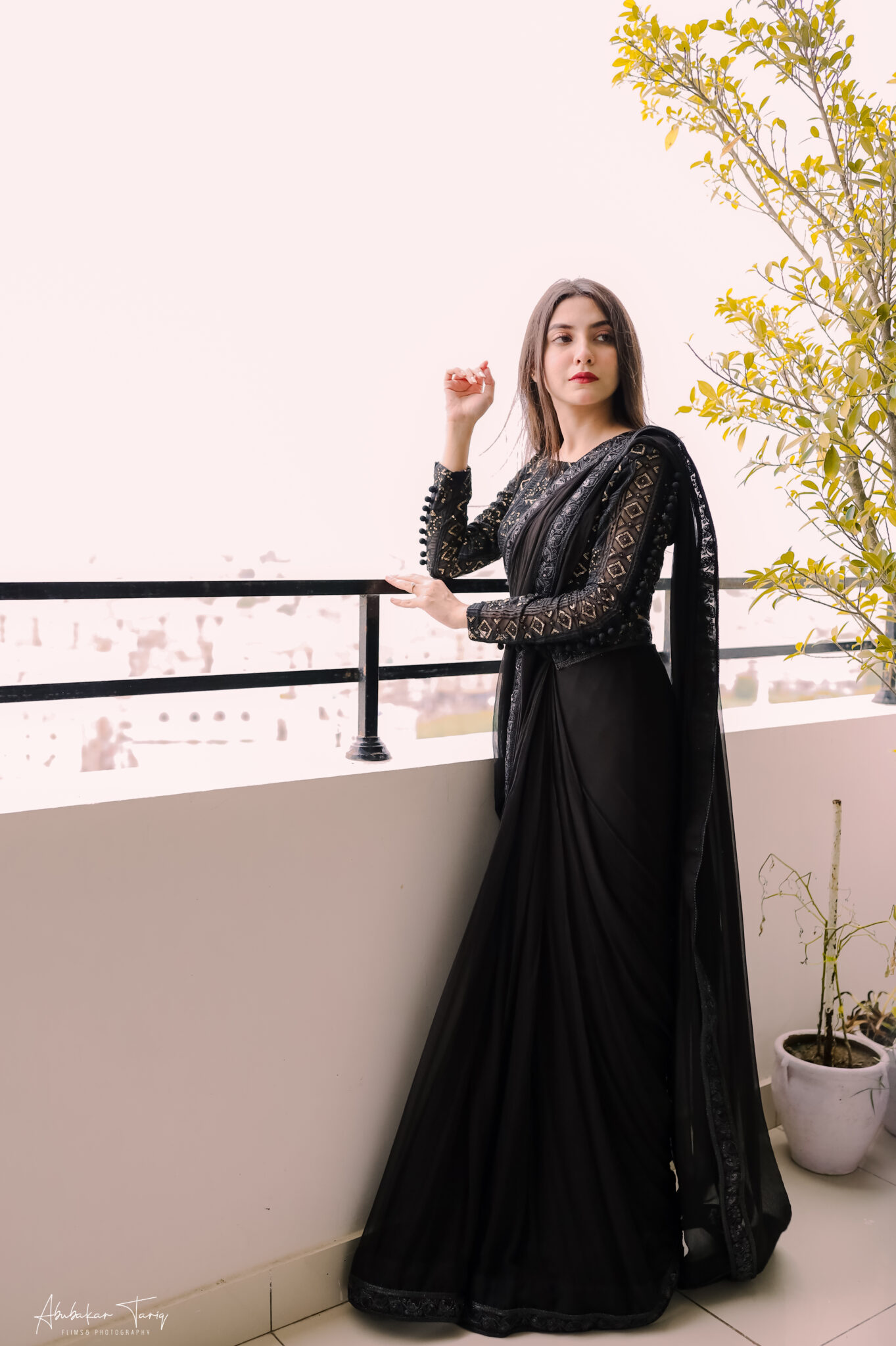 SOLID BLACK SAREE WITH CHIKANKARI BLOUSE – Saad Ibrahim