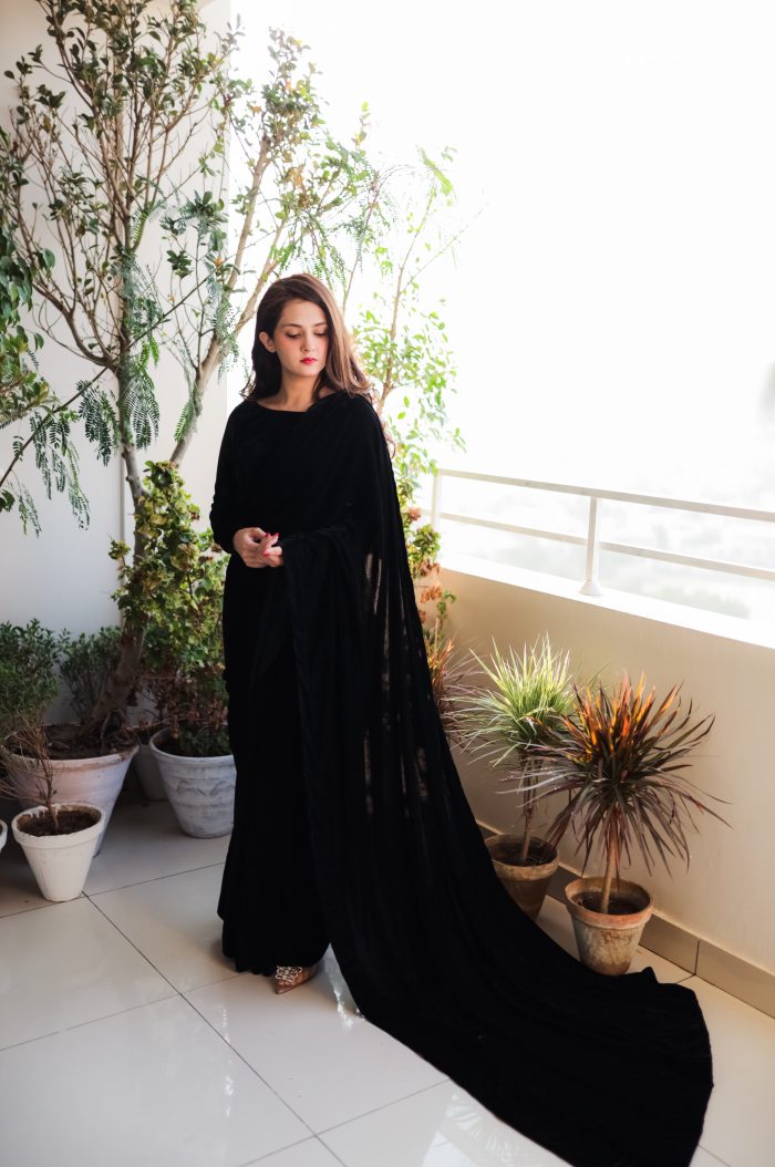 SOLID BLACK VELVET SAREE – Saad Ibrahim